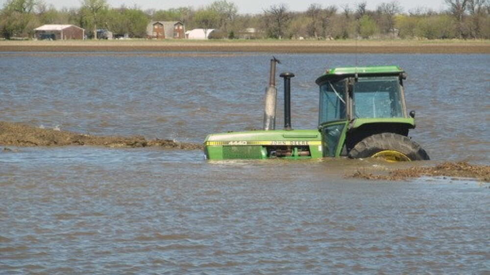 Iowa Farmer Goes Bushels Up and Fertilizer Down with Biologicals - AgWeb