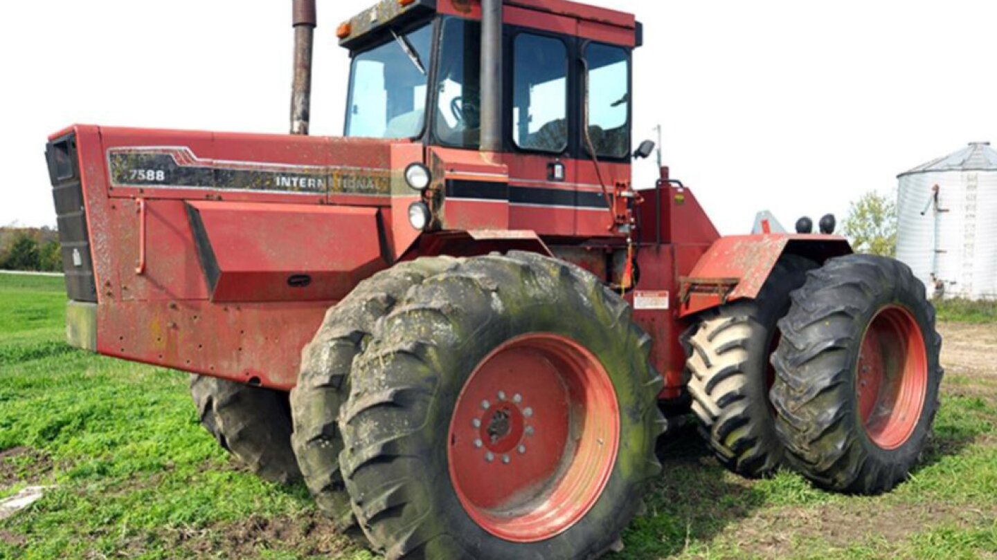 Rare IHC 7588 Tractor Sold for $151K Today on Iowa Auction - AgWeb