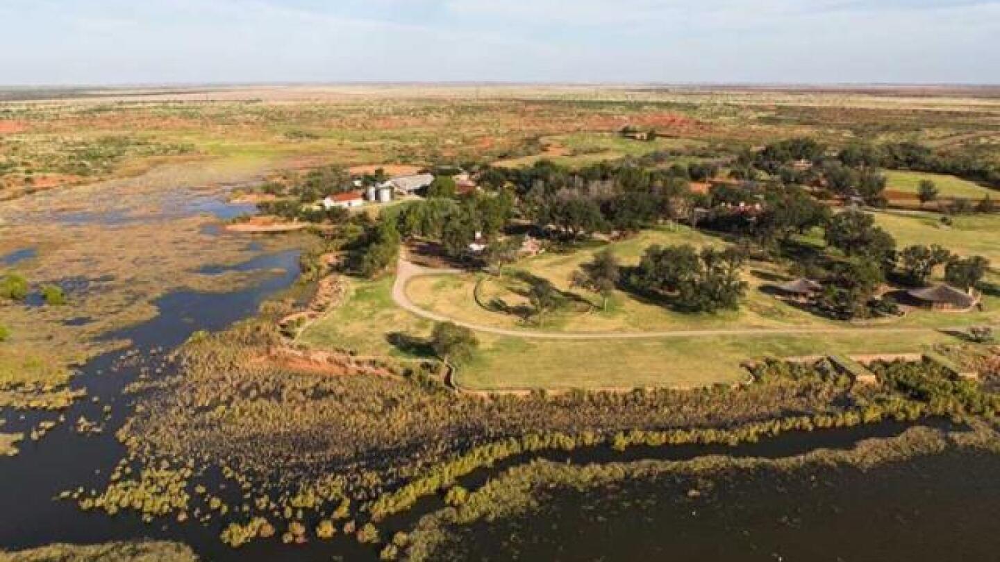 NFL Owner Stan Kroenke Buys Texas Mega-Ranch Listed for $725 Million