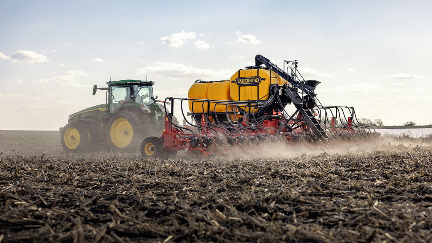 European Designed, American Made High Speed Planter Line Debuts - AgWeb