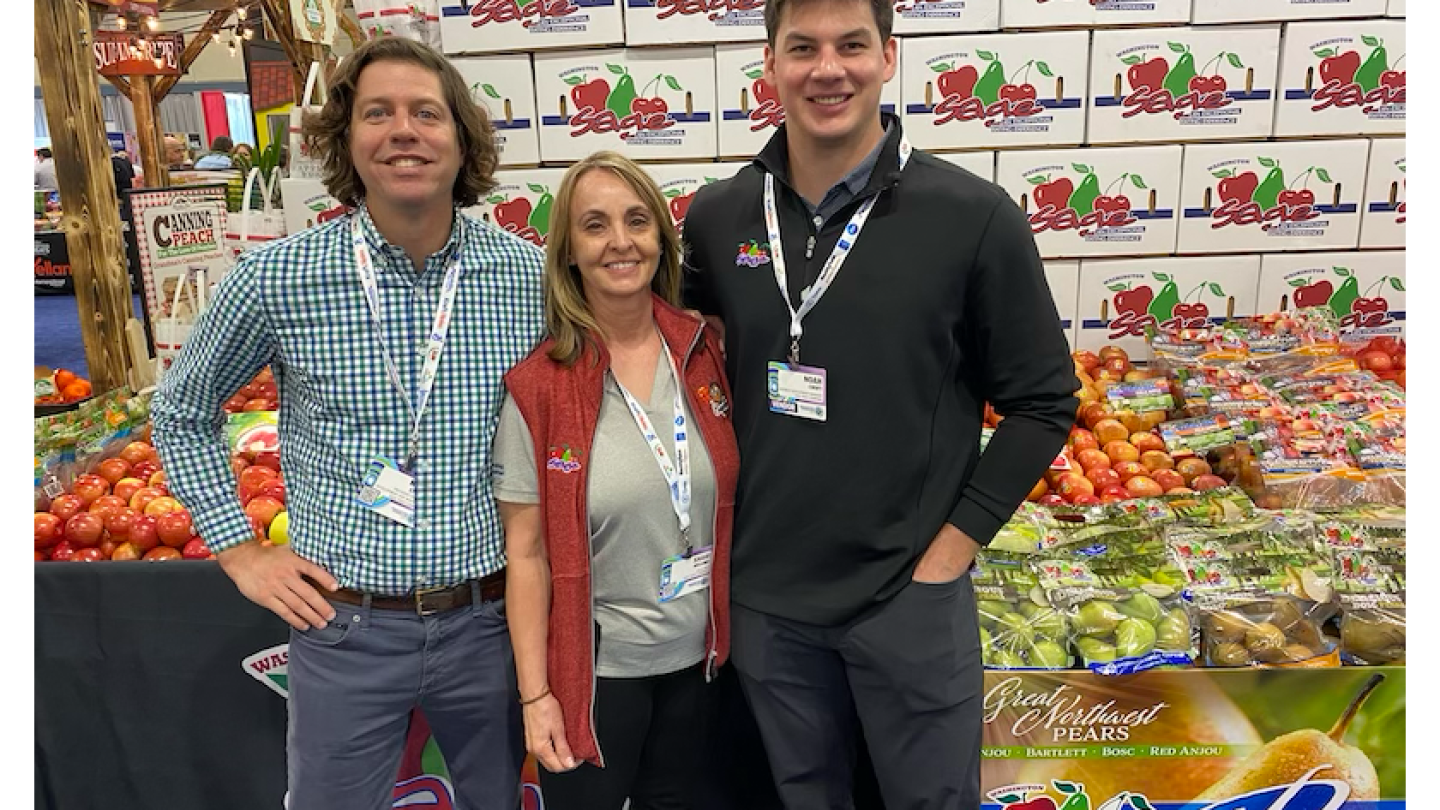 Sage Fruit at AWG showcase: Strong apple promotions available now - The Packer