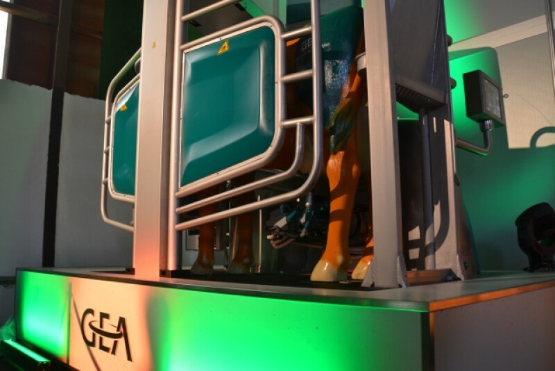 GEA Debuts New Robotic Milker - Dairy Herd Management