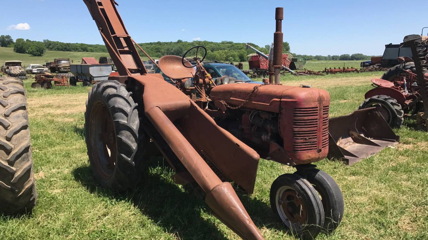 Pete's Pick of the Week: Farmall C and One Row Picker - AgWeb