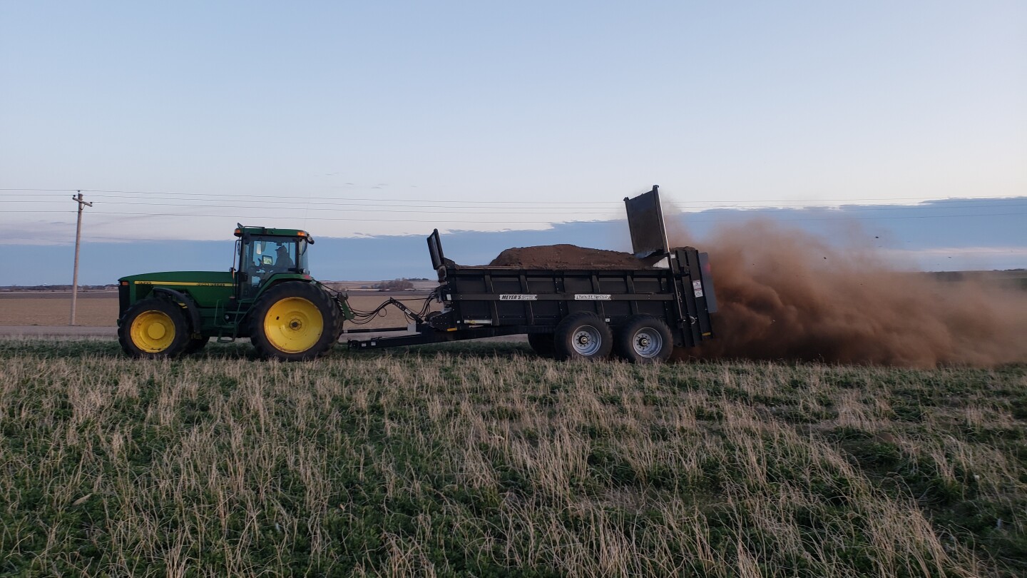 In the U.S., Manure is 'Hot Commodity' Amid Commercial Fertilizer ...