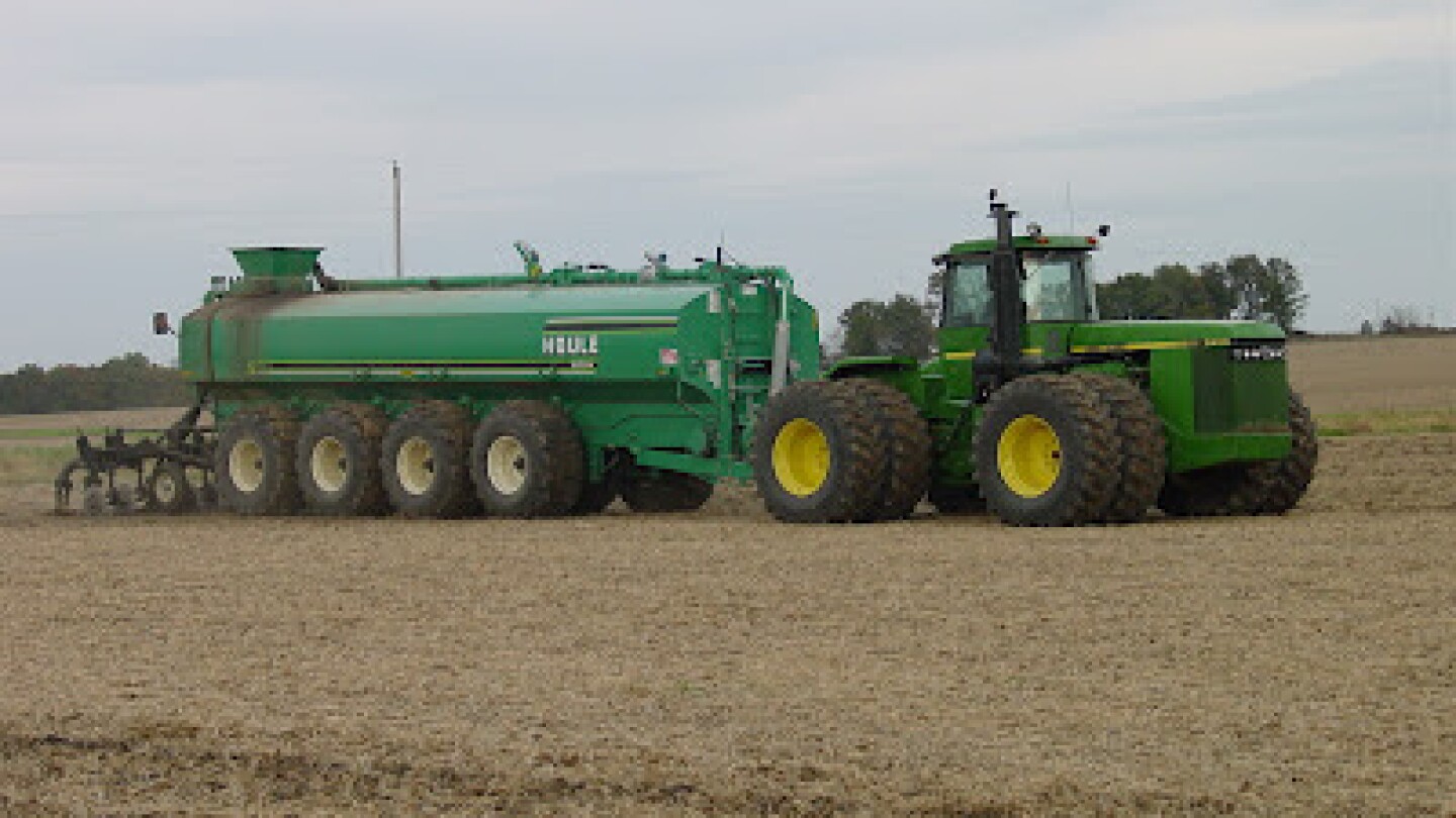 Two Things to Consider Before Spreading Manure this Fall - Dairy Herd